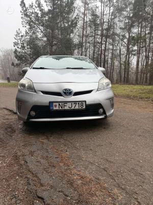 Pelēks Toyota Prius 2012 Viļņa, ar dzinēja tilpumu 1.80 L un nobraukumu 300 tūkst. km par 6800 €, foto 3 vietnē AUTOMOTO.COM.LV