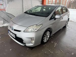 Pelēks Toyota Prius 2012 Klaipėda, ar dzinēja tilpumu 1.80 L un nobraukumu 120 tūkst. km par 6700 €, foto  vietnē AUTOMOTO.COM.LV
