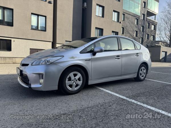 Pelēks Toyota Prius 2012 Tallina, ar dzinēja tilpumu 1.80 L un nobraukumu 382 tūkst. km par 5500 €, foto 1 vietnē AUTOMOTO.COM.LV