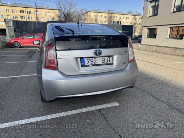 Pelēks Toyota Prius 2012 Tallina, ar dzinēja tilpumu 1.80 L un nobraukumu 382 tūkst. km par 5500 €, foto 3 vietnē AUTOMOTO.COM.LV
