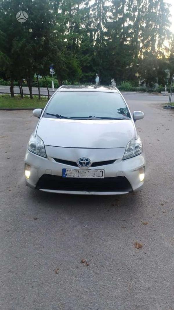 Grey Toyota Prius 2012 in Vilnius, with an engine capacity of 0.00 L and mileage of 350 thousand km for 5500 €, photo 2 on AUTOMOTO.COM.LV