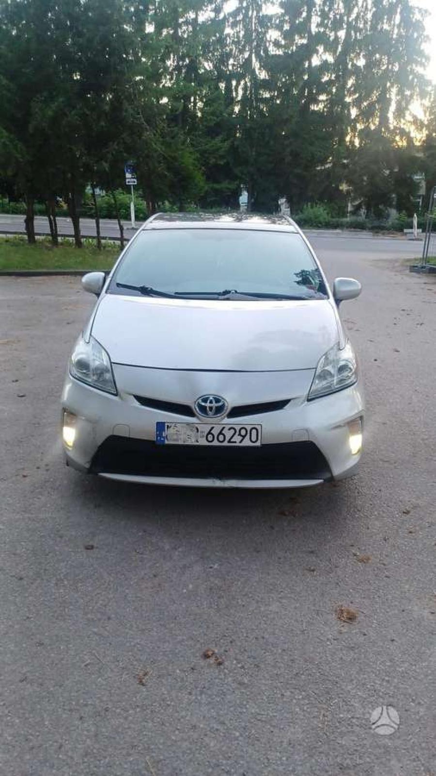 Pelēks Toyota Prius 2012 Viļņa, ar dzinēja tilpumu 0.00 L un nobraukumu 350 tūkst. km par 5500 €, foto 5 vietnē AUTOMOTO.COM.LV