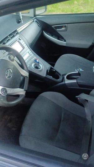 Pelēks Toyota Prius 2012 Viļņa, ar dzinēja tilpumu 0.00 L un nobraukumu 350 tūkst. km par 5500 €, foto 8 vietnē AUTOMOTO.COM.LV