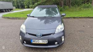Pelēks Toyota Prius 2012 Viļņa, ar dzinēja tilpumu 1.80 L un nobraukumu 276 tūkst. km par 6500 €, foto  vietnē AUTOMOTO.COM.LV