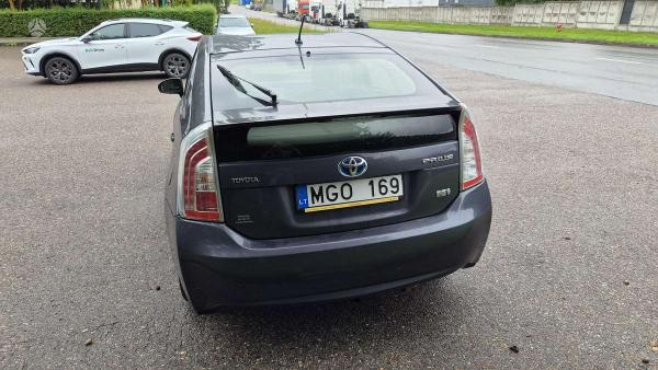 Grey Toyota Prius 2012 in Vilnius, with an engine capacity of 1.80 L and mileage of 276 thousand km for 6500 €, photo 3 on AUTOMOTO.COM.LV