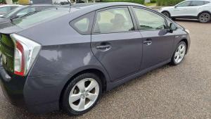 Grey Toyota Prius 2012 in Vilnius, with an engine capacity of 1.80 L and mileage of 276 thousand km for 6500 €, photo 5 on AUTOMOTO.COM.LV