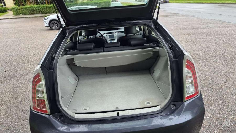 Grey Toyota Prius 2012 in Vilnius, with an engine capacity of 1.80 L and mileage of 276 thousand km for 6500 €, photo 7 on AUTOMOTO.COM.LV