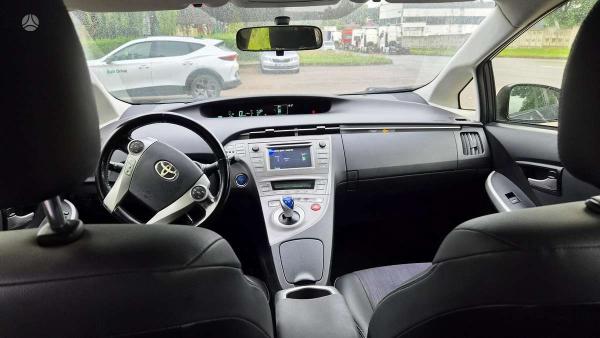 Grey Toyota Prius 2012 in Vilnius, with an engine capacity of 1.80 L and mileage of 276 thousand km for 6500 €, photo 7 on AUTOMOTO.COM.LV