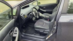 Grey Toyota Prius 2012 in Vilnius, with an engine capacity of 1.80 L and mileage of 276 thousand km for 6500 €, photo 9 on AUTOMOTO.COM.LV