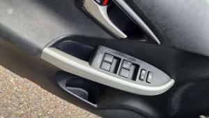 Grey Toyota Prius 2012 in Vilnius, with an engine capacity of 1.80 L and mileage of 276 thousand km for 6500 €, photo 16 on AUTOMOTO.COM.LV