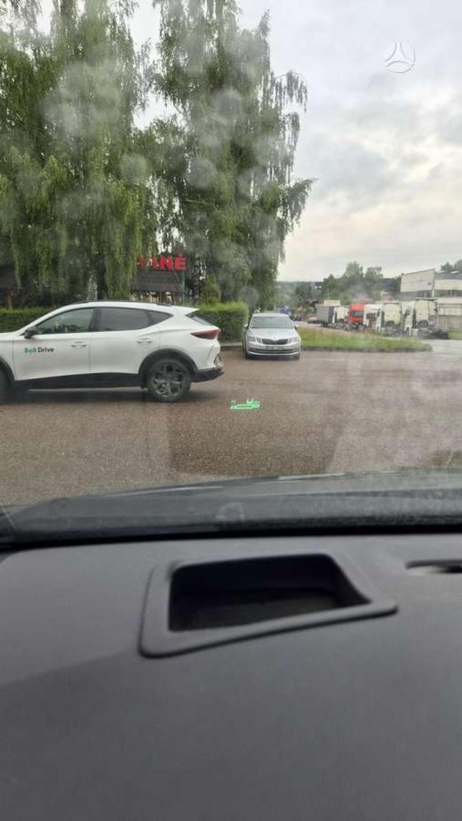 Grey Toyota Prius 2012 in Vilnius, with an engine capacity of 1.80 L and mileage of 276 thousand km for 6500 €, photo 18 on AUTOMOTO.COM.LV