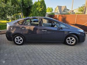 Pelēks Toyota Prius 2012 Viļņa, ar dzinēja tilpumu 1.80 L un nobraukumu 347 tūkst. km par 8300 €, foto  vietnē AUTOMOTO.COM.LV