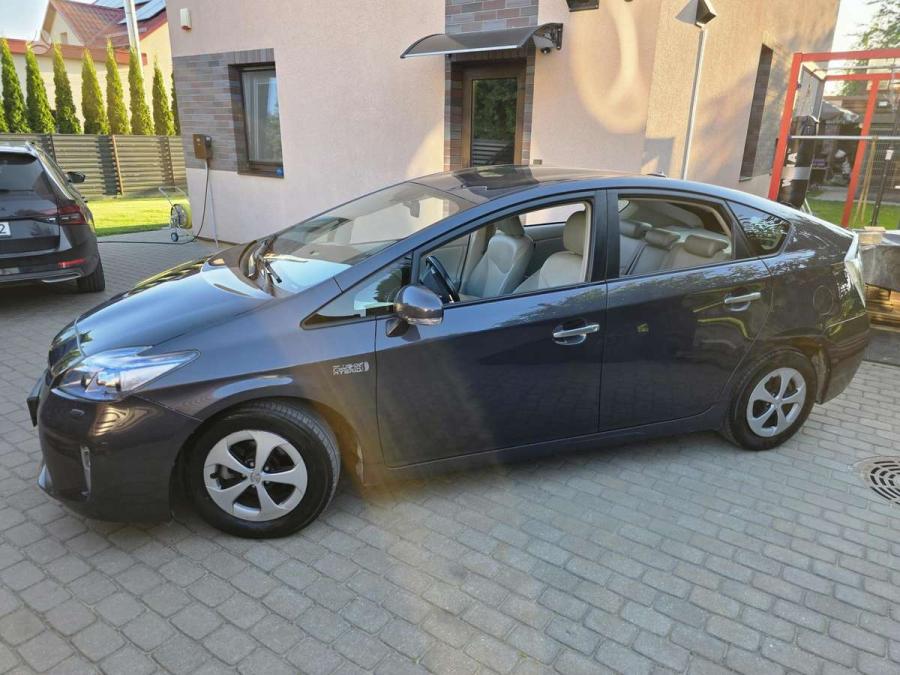 Pelēks Toyota Prius 2012 Viļņa, ar dzinēja tilpumu 1.80 L un nobraukumu 347 tūkst. km par 8300 €, foto 3 vietnē AUTOMOTO.COM.LV