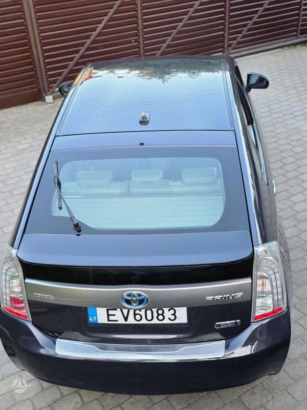 Pelēks Toyota Prius 2012 Viļņa, ar dzinēja tilpumu 1.80 L un nobraukumu 347 tūkst. km par 8300 €, foto 3 vietnē AUTOMOTO.COM.LV