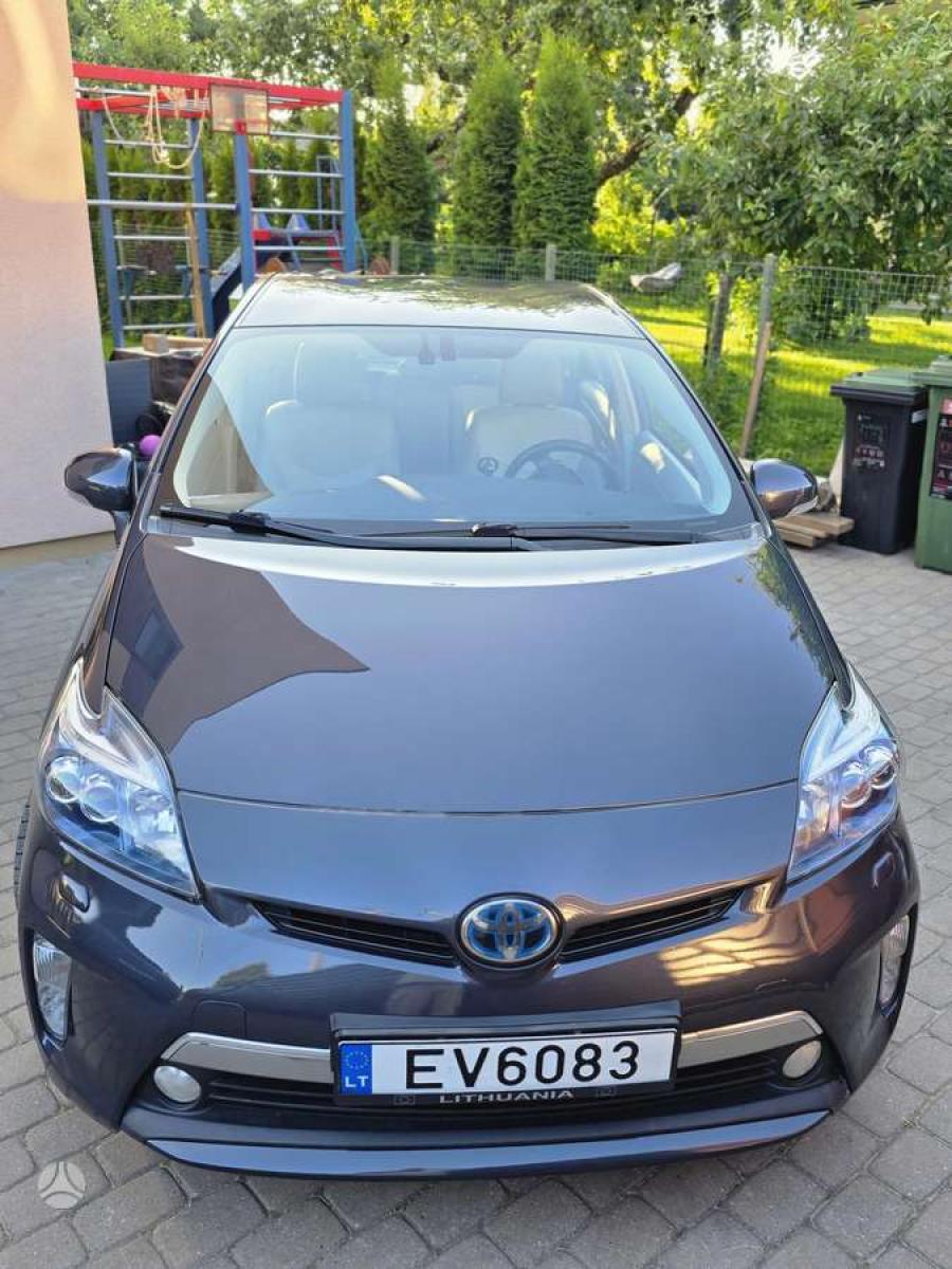 Pelēks Toyota Prius 2012 Viļņa, ar dzinēja tilpumu 1.80 L un nobraukumu 347 tūkst. km par 8300 €, foto 5 vietnē AUTOMOTO.COM.LV