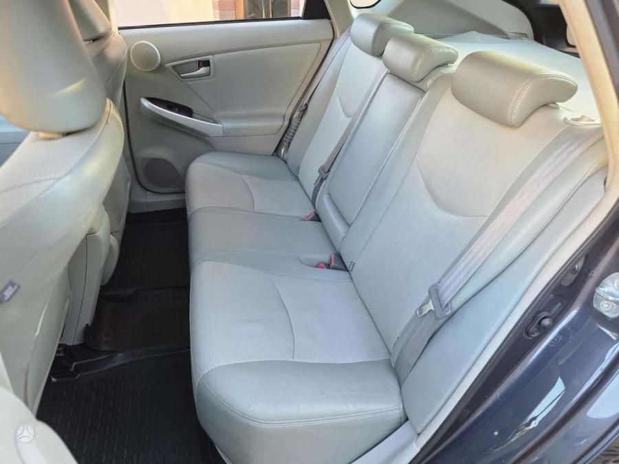 Pelēks Toyota Prius 2012 Viļņa, ar dzinēja tilpumu 1.80 L un nobraukumu 347 tūkst. km par 8300 €, foto 15 vietnē AUTOMOTO.COM.LV