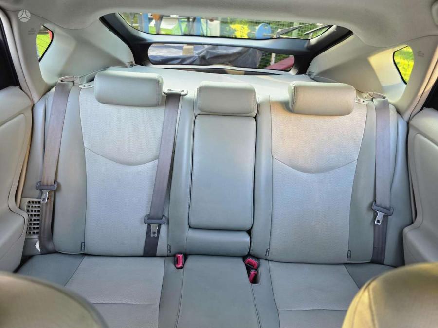 Pelēks Toyota Prius 2012 Viļņa, ar dzinēja tilpumu 1.80 L un nobraukumu 347 tūkst. km par 8300 €, foto 16 vietnē AUTOMOTO.COM.LV