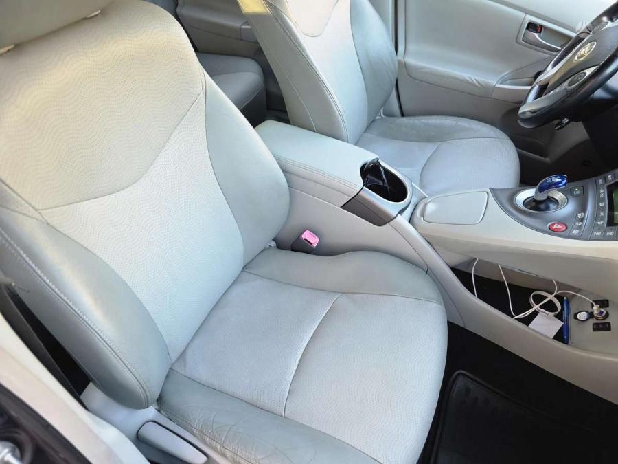 Pelēks Toyota Prius 2012 Viļņa, ar dzinēja tilpumu 1.80 L un nobraukumu 347 tūkst. km par 8300 €, foto 20 vietnē AUTOMOTO.COM.LV