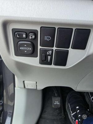 Pelēks Toyota Prius 2012 Viļņa, ar dzinēja tilpumu 1.80 L un nobraukumu 347 tūkst. km par 8300 €, foto 21 vietnē AUTOMOTO.COM.LV