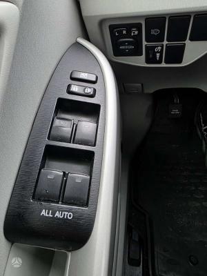 Pelēks Toyota Prius 2012 Viļņa, ar dzinēja tilpumu 1.80 L un nobraukumu 347 tūkst. km par 8300 €, foto 22 vietnē AUTOMOTO.COM.LV