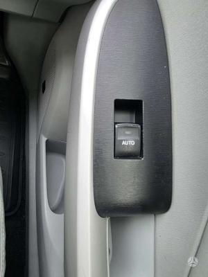 Pelēks Toyota Prius 2012 Viļņa, ar dzinēja tilpumu 1.80 L un nobraukumu 347 tūkst. km par 8300 €, foto 24 vietnē AUTOMOTO.COM.LV