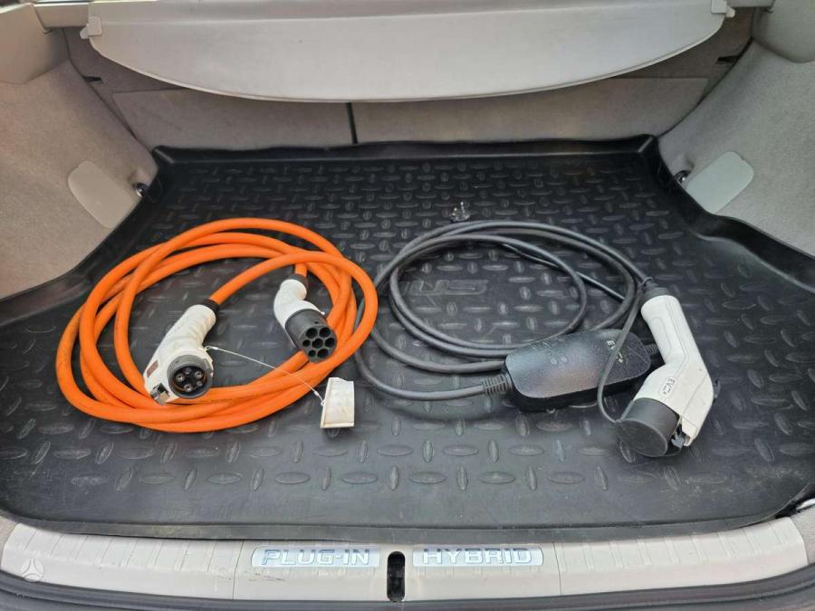 Pelēks Toyota Prius 2012 Viļņa, ar dzinēja tilpumu 1.80 L un nobraukumu 347 tūkst. km par 8300 €, foto 26 vietnē AUTOMOTO.COM.LV