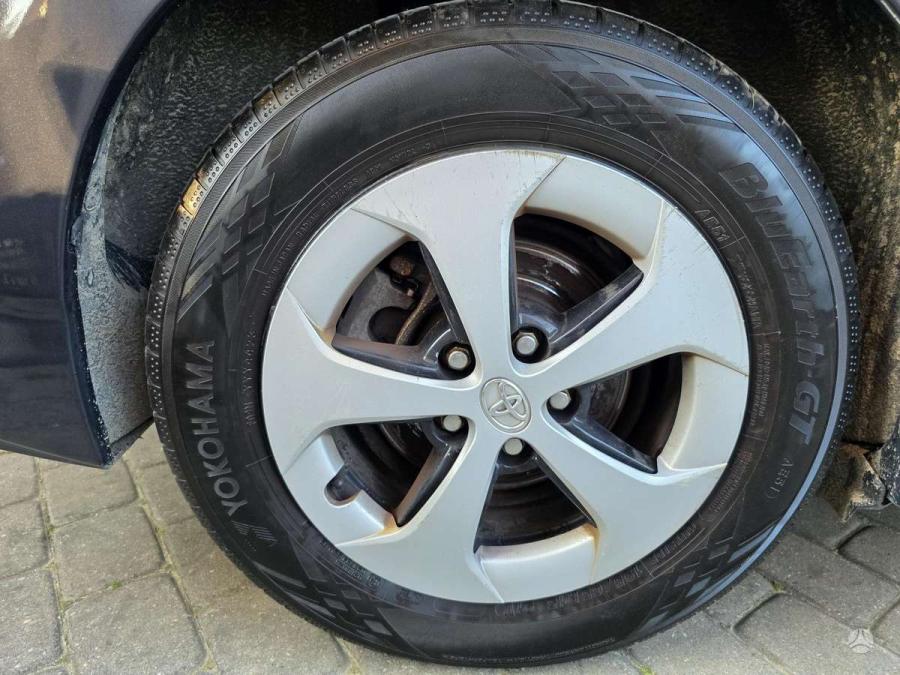 Pelēks Toyota Prius 2012 Viļņa, ar dzinēja tilpumu 1.80 L un nobraukumu 347 tūkst. km par 8300 €, foto 27 vietnē AUTOMOTO.COM.LV