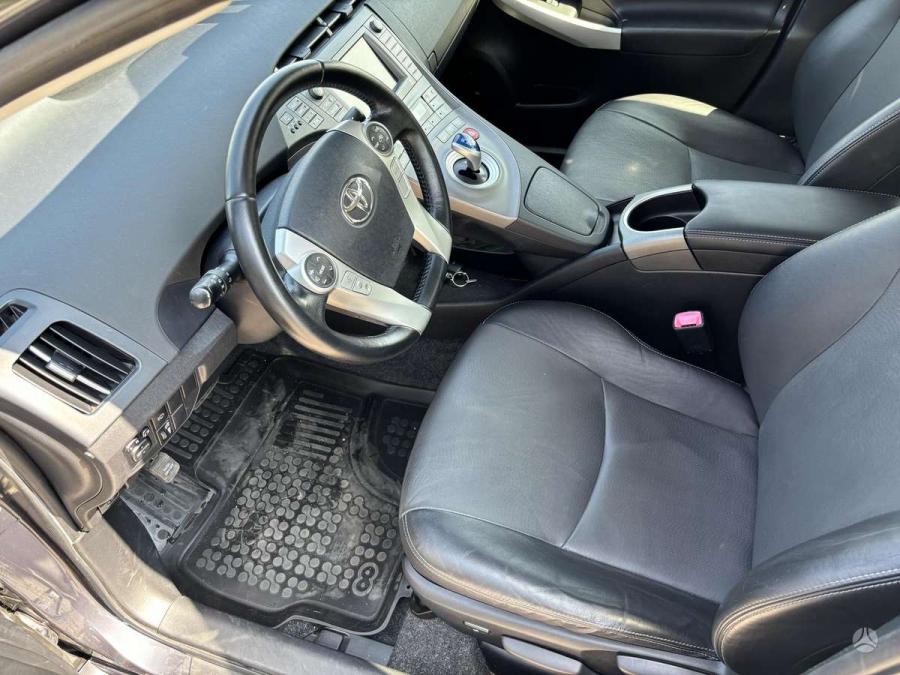 Pelēks Toyota Prius 2012 Kauņa, ar dzinēja tilpumu 1.80 L un nobraukumu 241 tūkst. km par 7550 €, foto 9 vietnē AUTOMOTO.COM.LV