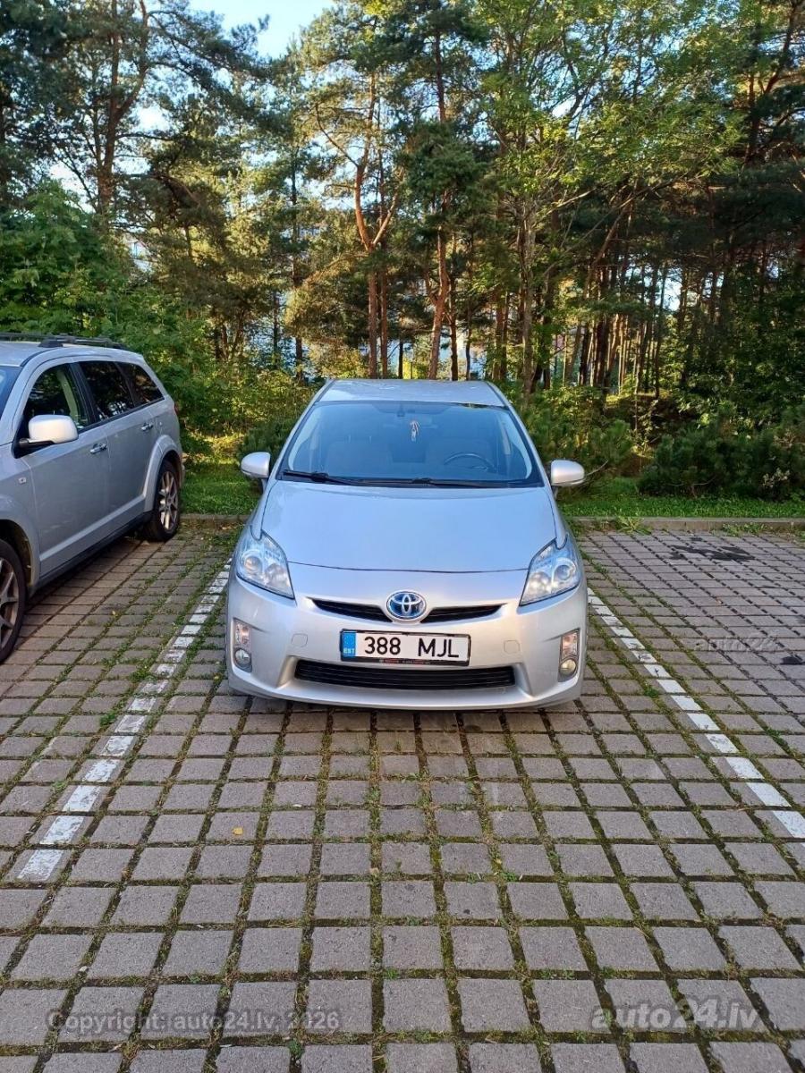 Grey Toyota Prius 2012 in Tallinn, with an engine capacity of 1.80 L and mileage of 259 thousand km for 6800 €, photo 3 on AUTOMOTO.COM.LV