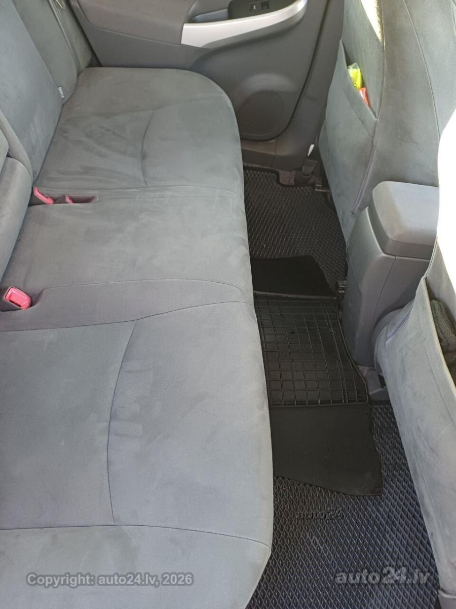 Grey Toyota Prius 2012 in Tallinn, with an engine capacity of 1.80 L and mileage of 259 thousand km for 6800 €, photo 9 on AUTOMOTO.COM.LV