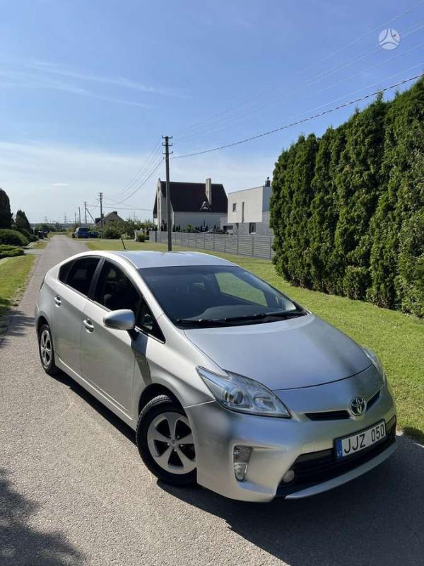 Pelēks Toyota Prius 2012 Kauņa, ar dzinēja tilpumu 1.80 L un nobraukumu 269 tūkst. km par 7800 €, foto 1 vietnē AUTOMOTO.COM.LV