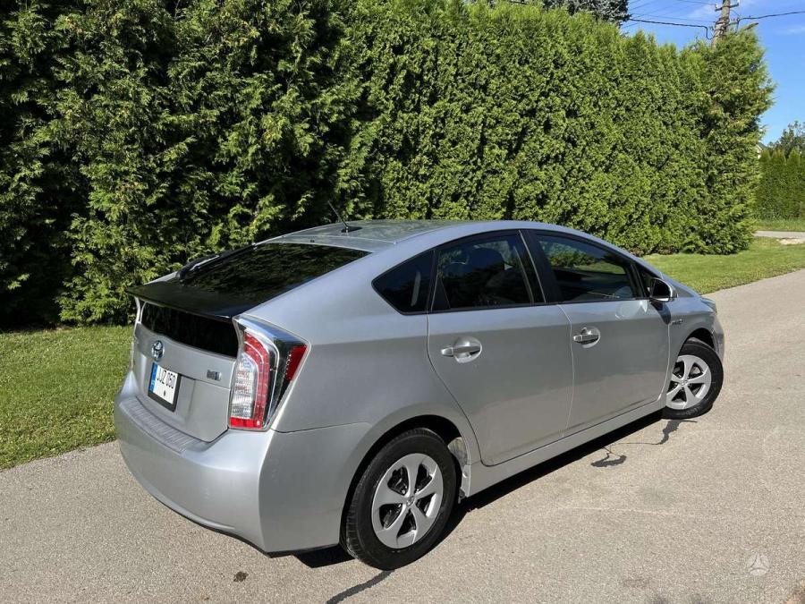 Pelēks Toyota Prius 2012 Kauņa, ar dzinēja tilpumu 1.80 L un nobraukumu 269 tūkst. km par 7800 €, foto 5 vietnē AUTOMOTO.COM.LV