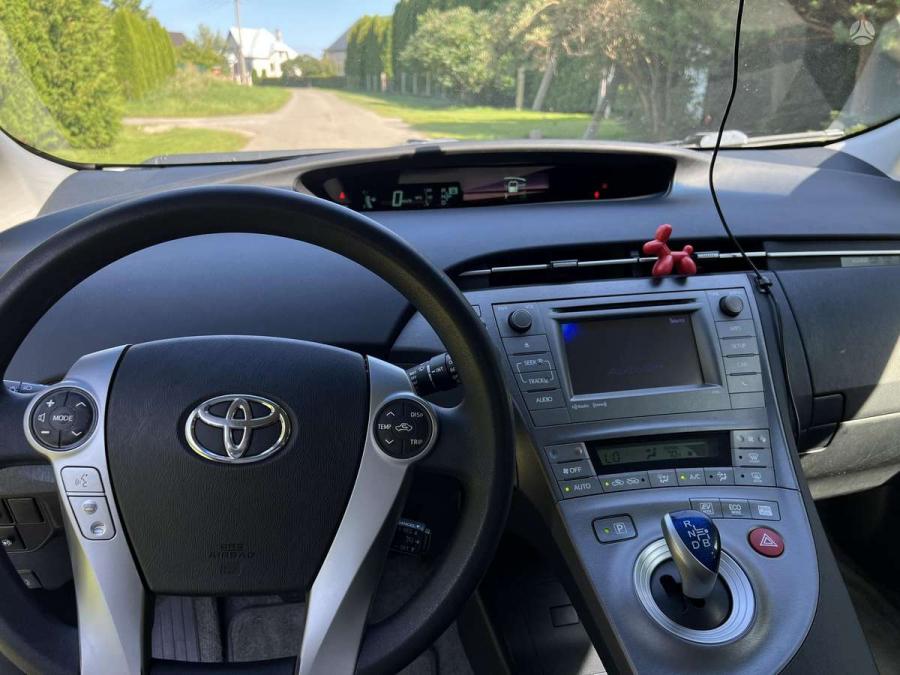 Pelēks Toyota Prius 2012 Kauņa, ar dzinēja tilpumu 1.80 L un nobraukumu 269 tūkst. km par 7800 €, foto 14 vietnē AUTOMOTO.COM.LV