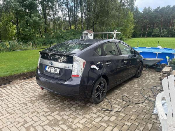 Pelēks Toyota Prius 2012 Kauņa, ar dzinēja tilpumu 1.80 L un nobraukumu 273 tūkst. km par 6600 €, foto 3 vietnē AUTOMOTO.COM.LV