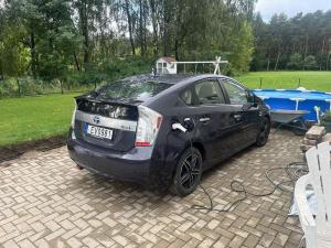 Grey Toyota Prius 2012 in Kaunas, with an engine capacity of 1.80 L and mileage of 273 thousand km for 6600 €, photo 3 on AUTOMOTO.COM.LV