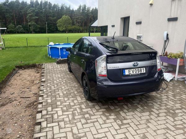 Pelēks Toyota Prius 2012 Kauņa, ar dzinēja tilpumu 1.80 L un nobraukumu 273 tūkst. km par 6600 €, foto 4 vietnē AUTOMOTO.COM.LV