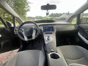 Grey Toyota Prius 2012 in Kaunas, with an engine capacity of 1.80 L and mileage of 273 thousand km for 6600 €, photo 5 on AUTOMOTO.COM.LV