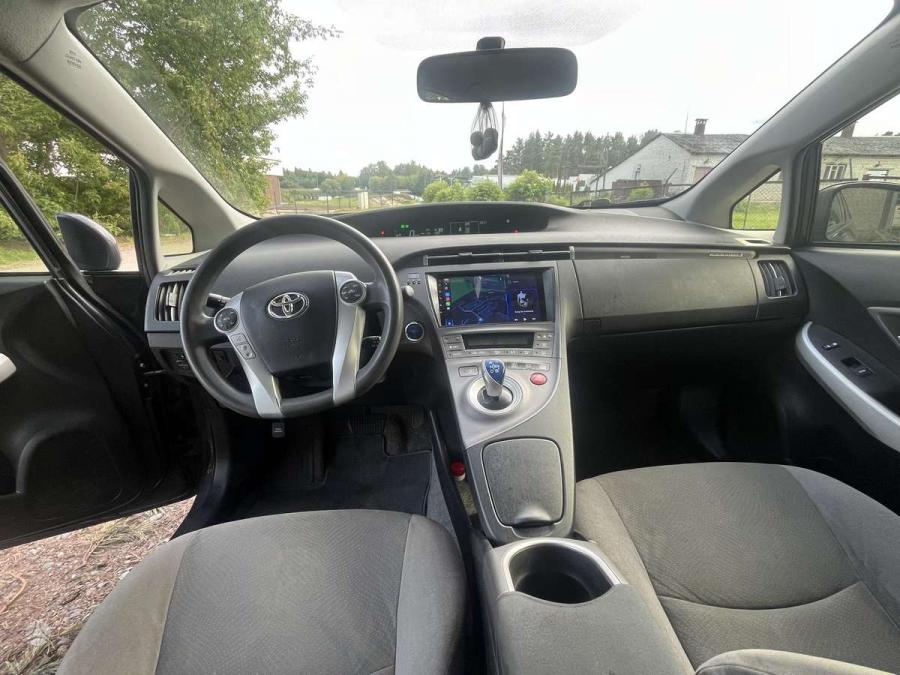 Grey Toyota Prius 2012 in Kaunas, with an engine capacity of 1.80 L and mileage of 273 thousand km for 6600 €, photo 5 on AUTOMOTO.COM.LV