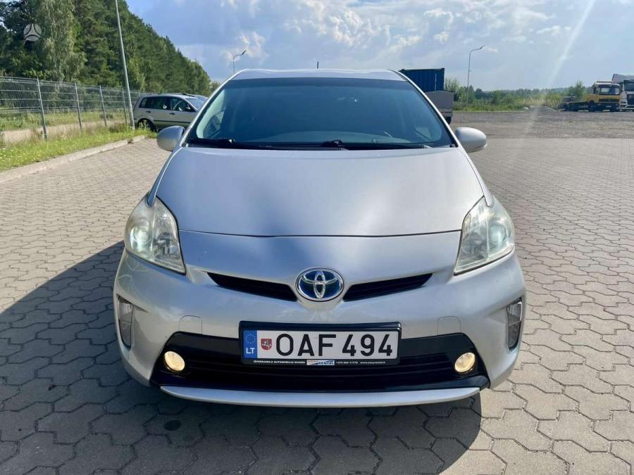 Pelēks Toyota Prius 2012 Viļņa, ar dzinēja tilpumu 1.80 L un nobraukumu 251 tūkst. km par 6500 €, foto 6 vietnē AUTOMOTO.COM.LV