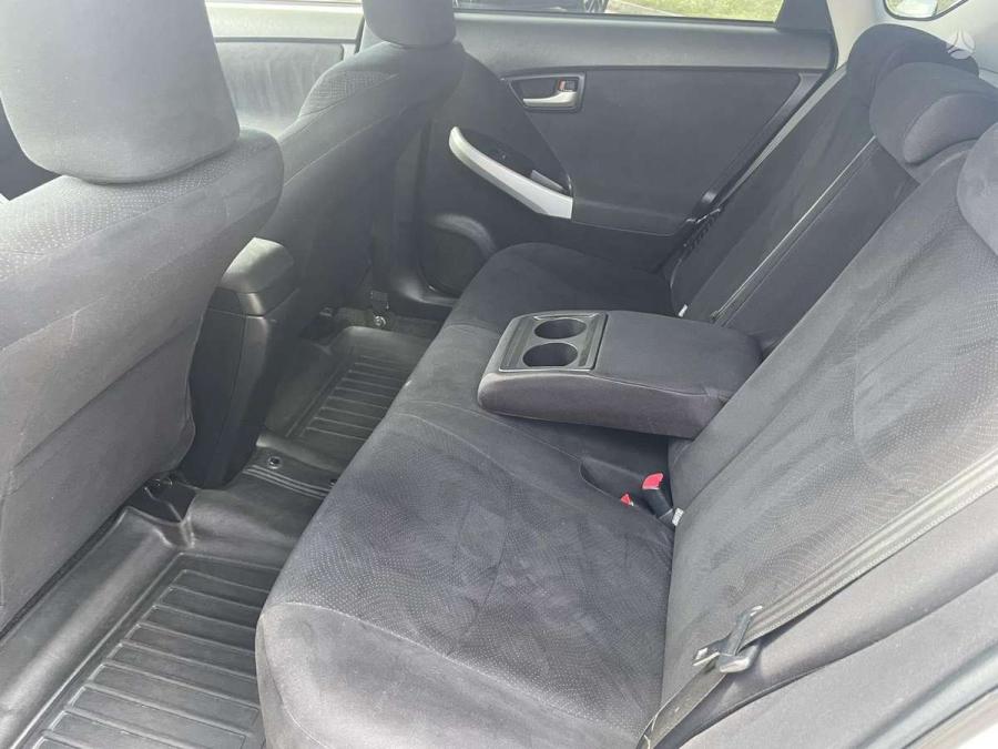 Pelēks Toyota Prius 2012 Viļņa, ar dzinēja tilpumu 1.80 L un nobraukumu 251 tūkst. km par 6500 €, foto 9 vietnē AUTOMOTO.COM.LV