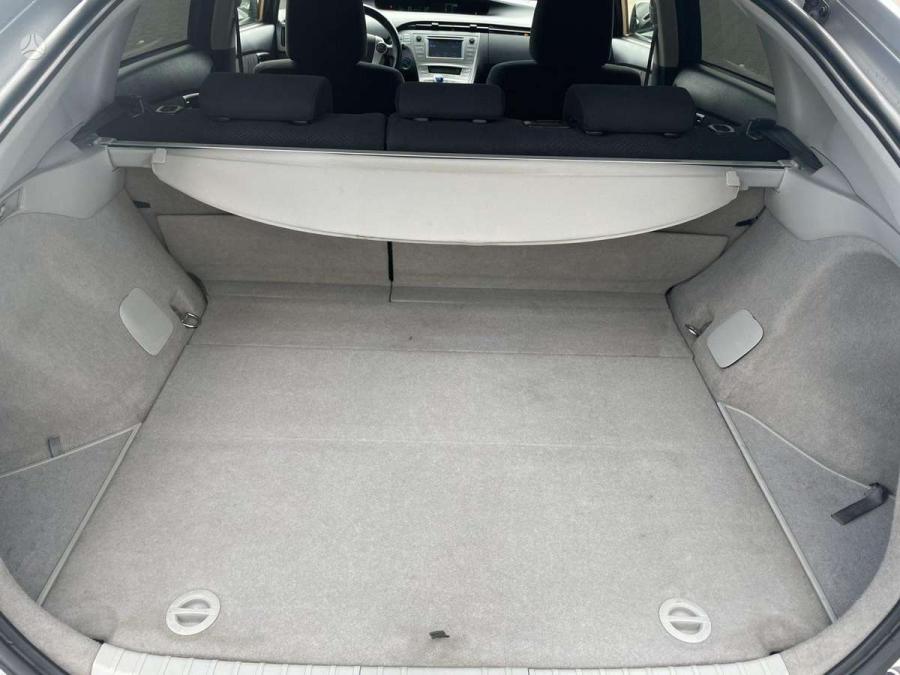 Pelēks Toyota Prius 2012 Viļņa, ar dzinēja tilpumu 1.80 L un nobraukumu 251 tūkst. km par 6500 €, foto 11 vietnē AUTOMOTO.COM.LV