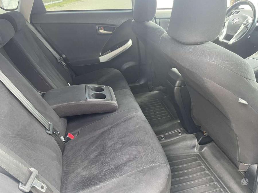 Pelēks Toyota Prius 2012 Viļņa, ar dzinēja tilpumu 1.80 L un nobraukumu 251 tūkst. km par 6500 €, foto 13 vietnē AUTOMOTO.COM.LV