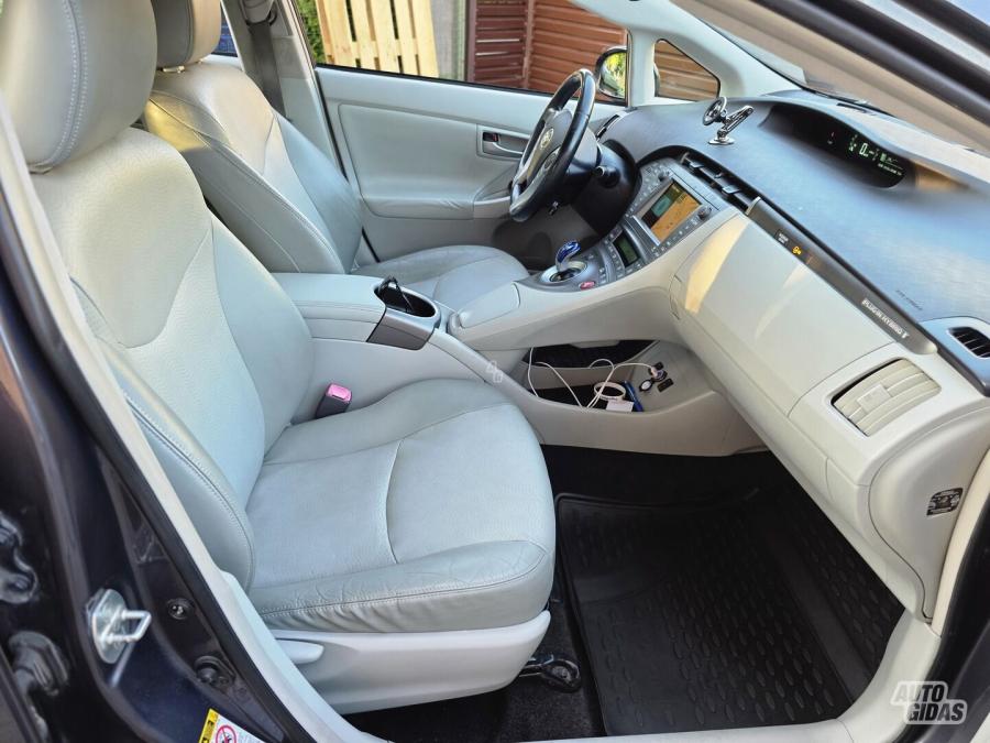 Pelēks Toyota Prius 2012 Trakai, ar dzinēja tilpumu 1.80 L un nobraukumu 347 tūkst. km par 6500 €, foto 21 vietnē AUTOMOTO.COM.LV