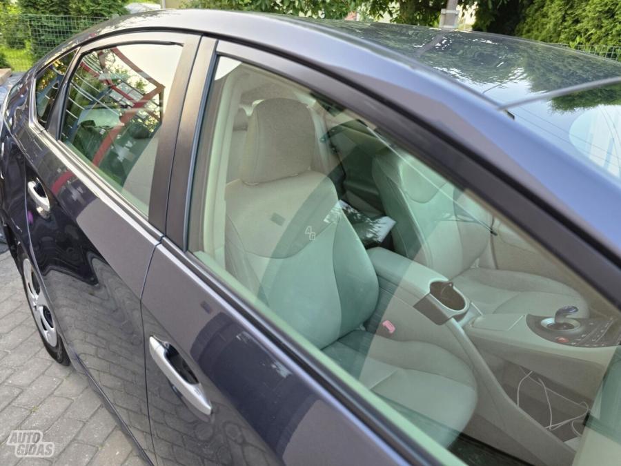 Pelēks Toyota Prius 2012 Trakai, ar dzinēja tilpumu 1.80 L un nobraukumu 347 tūkst. km par 6500 €, foto 31 vietnē AUTOMOTO.COM.LV