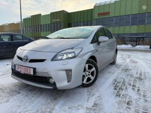 Grey Toyota Prius 2013 in Vilnius, with an engine capacity of 1.80 L and mileage of 351 thousand km for 7999 €, photo 2 on AUTOMOTO.COM.LV
