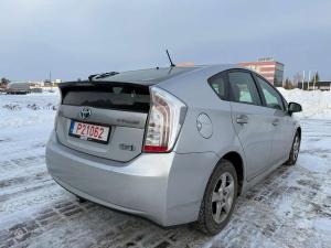 Grey Toyota Prius 2013 in Vilnius, with an engine capacity of 1.80 L and mileage of 351 thousand km for 7999 €, photo 7 on AUTOMOTO.COM.LV
