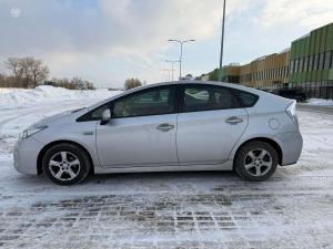 Grey Toyota Prius 2013 in Vilnius, with an engine capacity of 1.80 L and mileage of 351 thousand km for 7999 €, photo 8 on AUTOMOTO.COM.LV