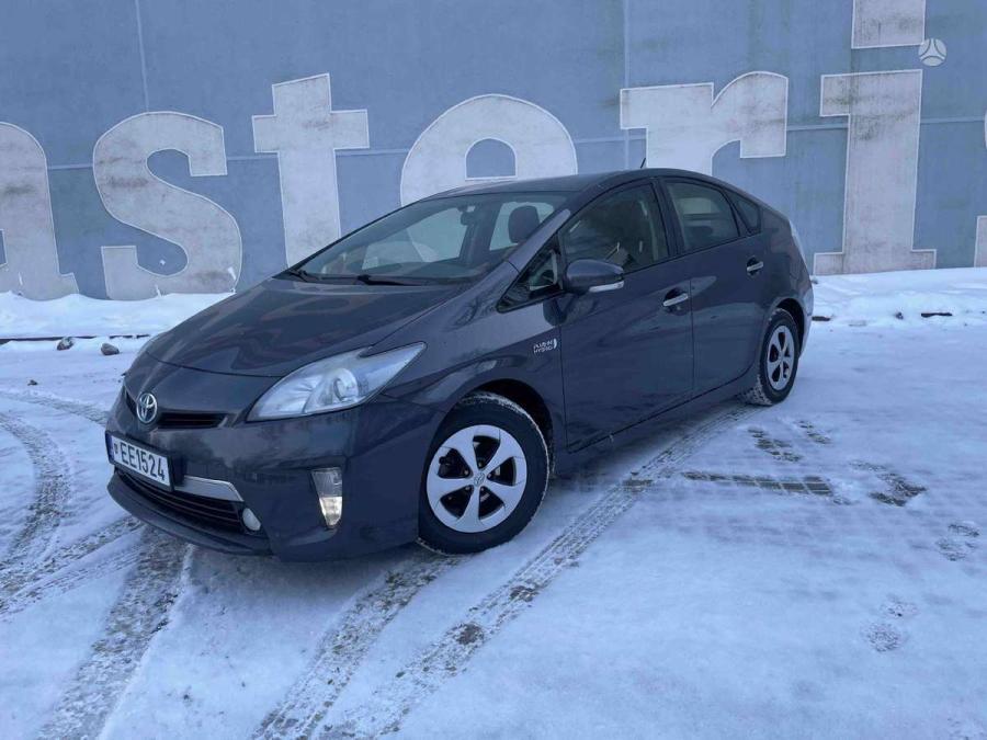 Pelēks Toyota Prius 2013 Viļņa, ar dzinēja tilpumu 1.80 L un nobraukumu 300 tūkst. km par 7500 €, foto 2 vietnē AUTOMOTO.COM.LV