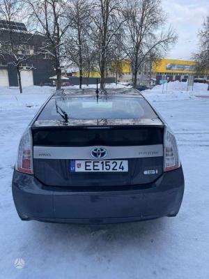 Pelēks Toyota Prius 2013 Viļņa, ar dzinēja tilpumu 1.80 L un nobraukumu 300 tūkst. km par 7500 €, foto 5 vietnē AUTOMOTO.COM.LV
