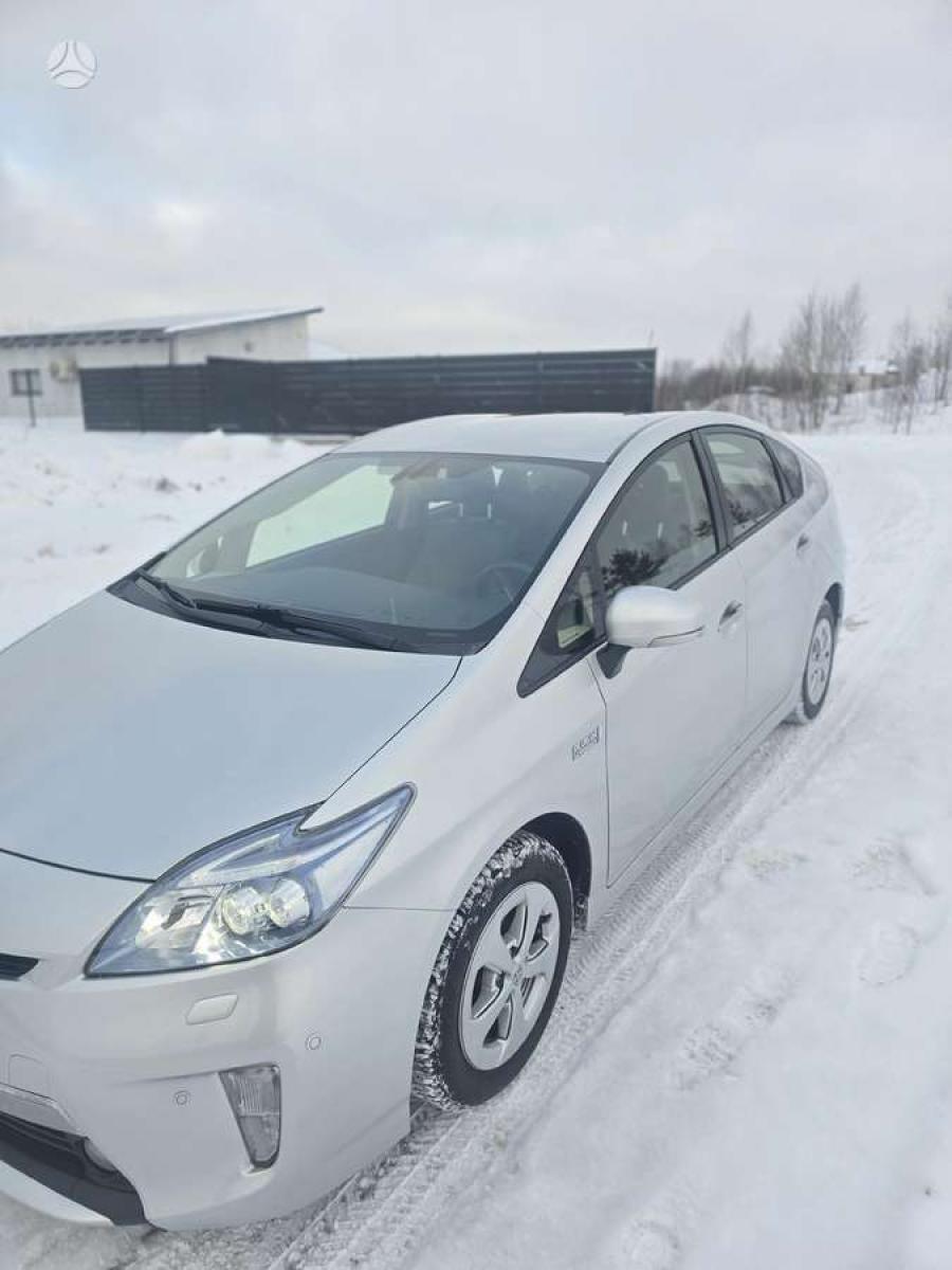 Pelēks Toyota Prius 2013 Viļņa, ar dzinēja tilpumu 1.80 L un nobraukumu 185 tūkst. km par 7999 €, foto 3 vietnē AUTOMOTO.COM.LV